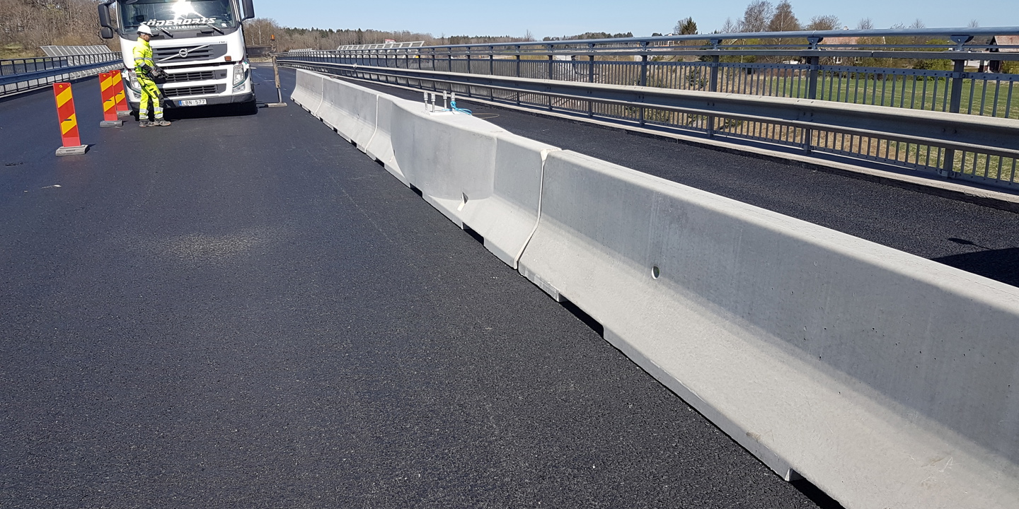 Deltabloc 80 med fäste för belysningsstolpe